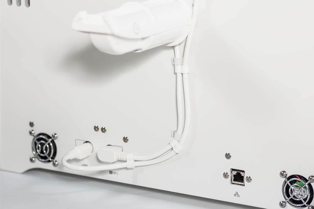 Installing the Ultimaker S5 Air Manager