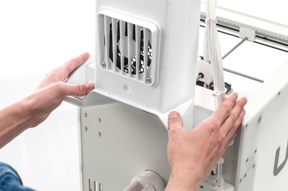 How to install the Ultimaker 2+ Connect Air Manager