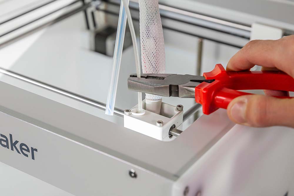 Applying the hot and cold pull method on the Ultimaker 2+ Connect