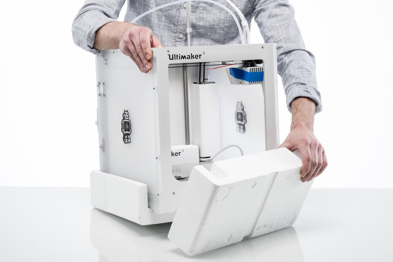Unboxing the Ultimaker 2+