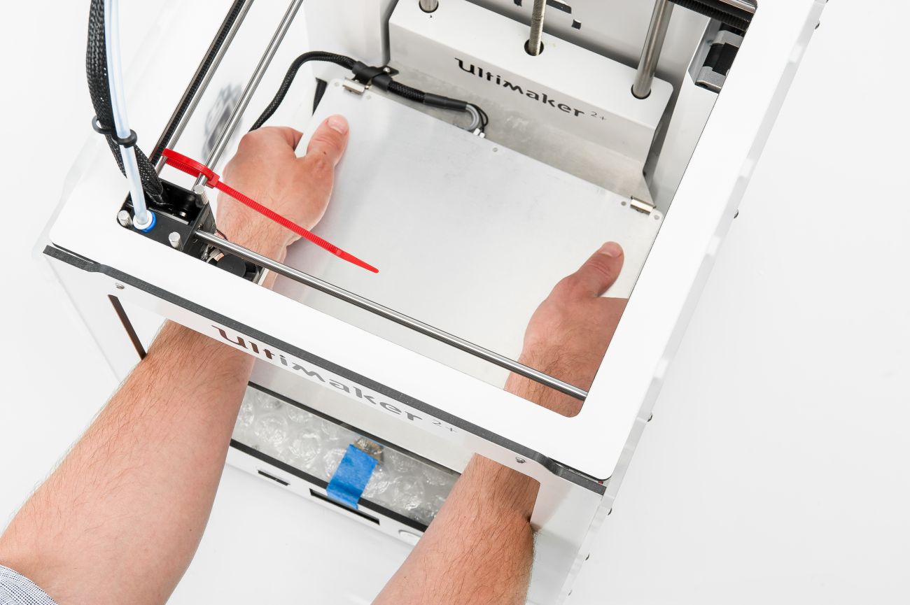 Unboxing the Ultimaker 2+