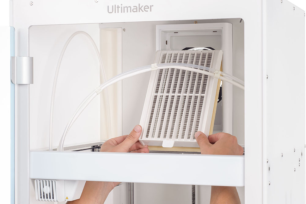 Installing the UltiMaker S7