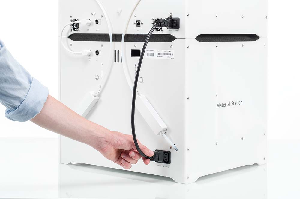 Installing the UltiMaker S7