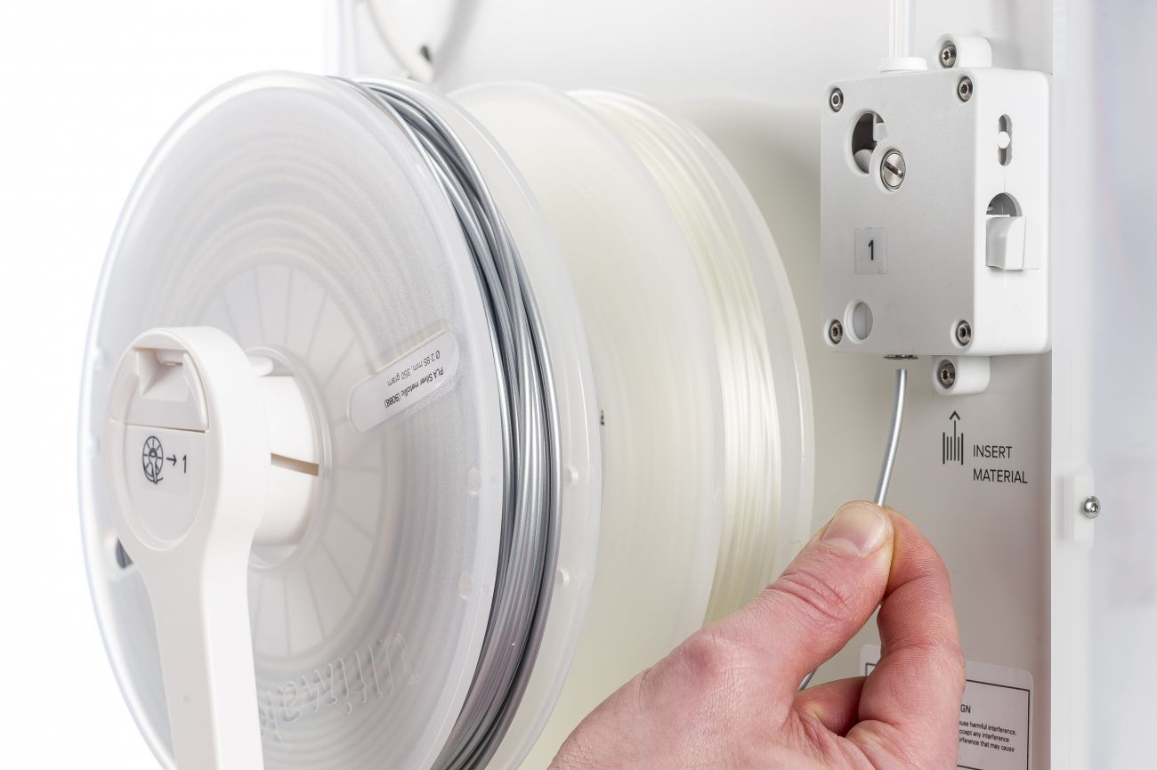 UltiMaker 3 - Loading materials
