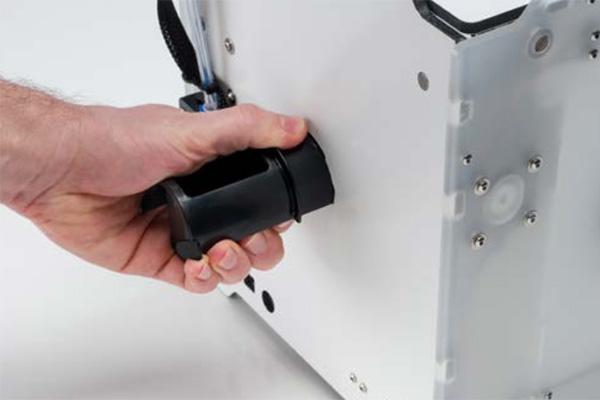 Installing the Ultimaker 2 Go hardware accessories