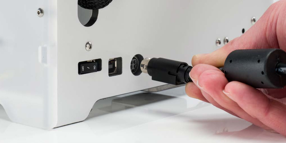 Installing the Ultimaker 2 Go hardware accessories