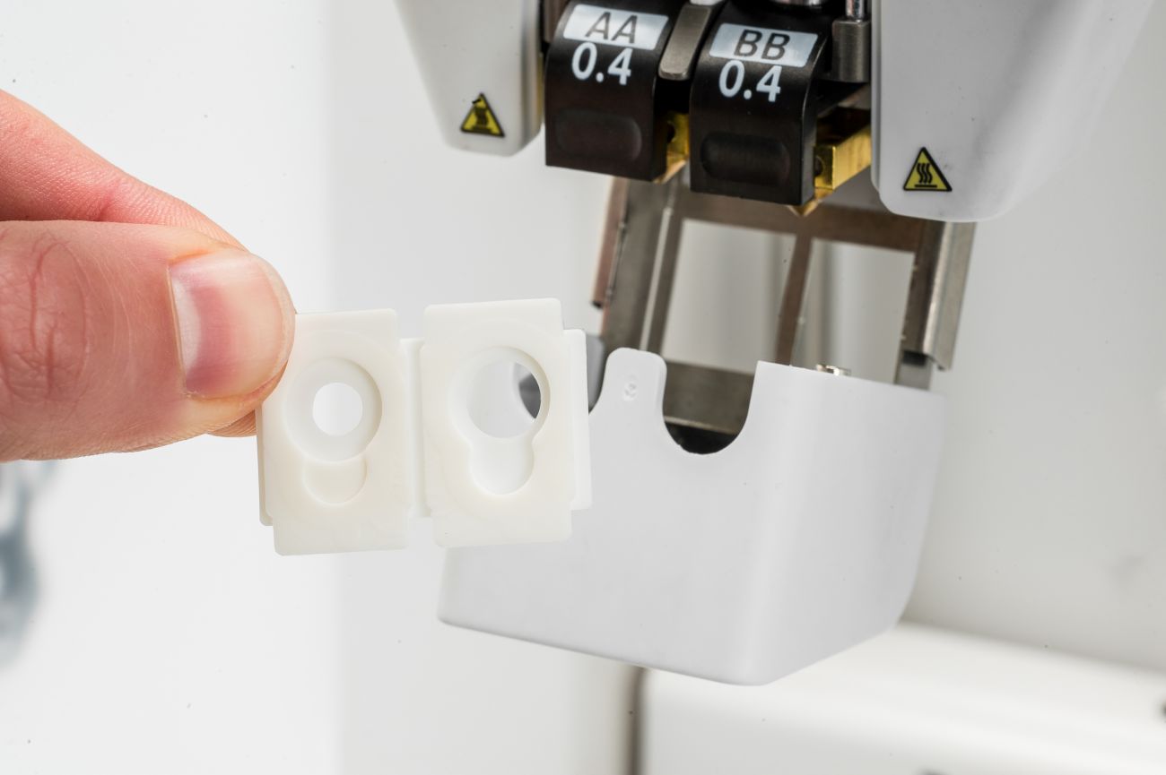 Check the Ultimaker 3 nozzle cover